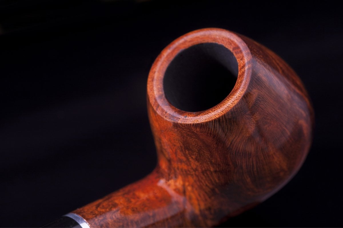 The Craftsmanship of Wooden Smoking Pipes: A Timeless Tradition