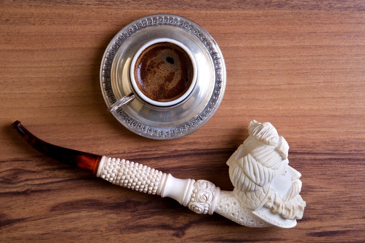 Discover the Beauty of a Meerschaum Pipe - A Classic Collectible Choice