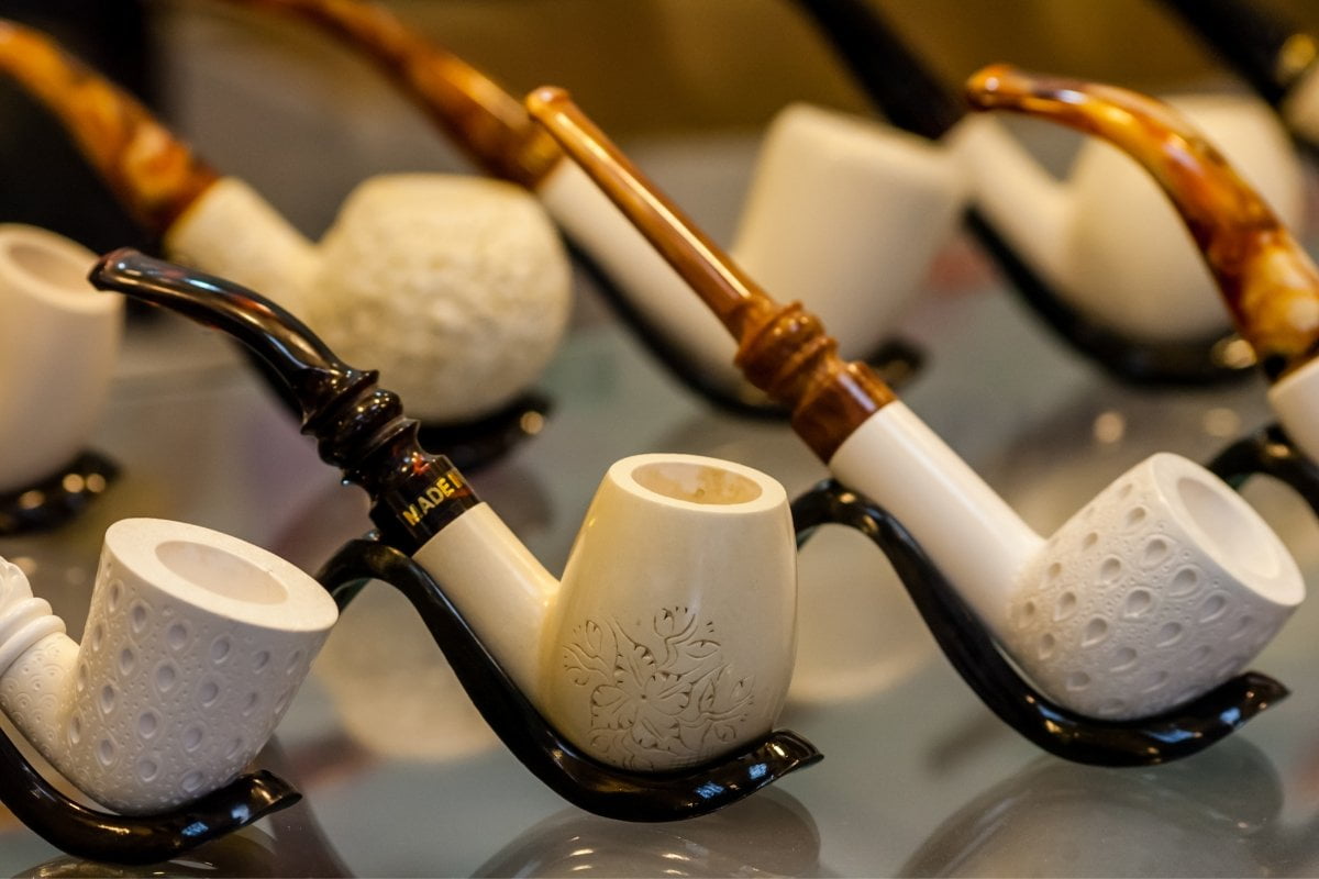 Discover the Beauty of a Meerschaum Pipe - A Classic Collectible Choice