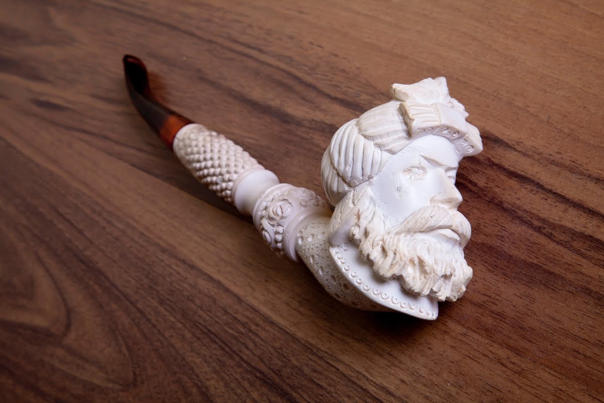 Exploring the Different Types of Tobacco Pipes: An Expansive Guide