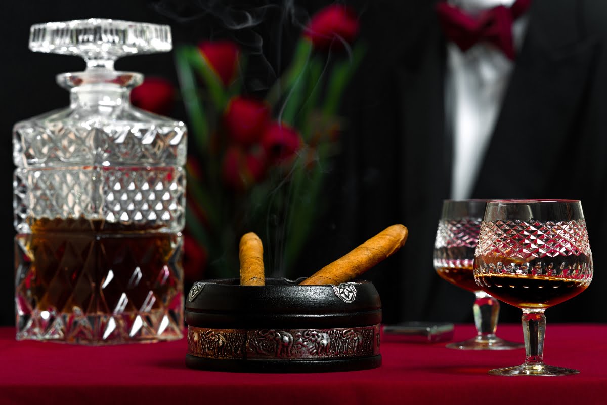 Pipe and Cigar Clubs: Uniting Aficionados in Exclusive Smoking Social ...